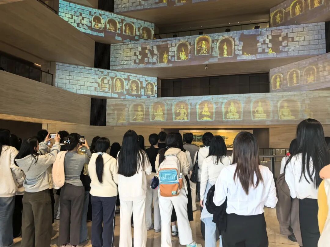 触摸历史文脉，筑牢信仰之基——公共管理学院师生党员赴国家版本馆参观活动顺利开展-广州南方学院公共管理学院